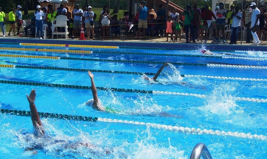 Retornan los eventos de natación en el Santo Domingo Country Club – El ...