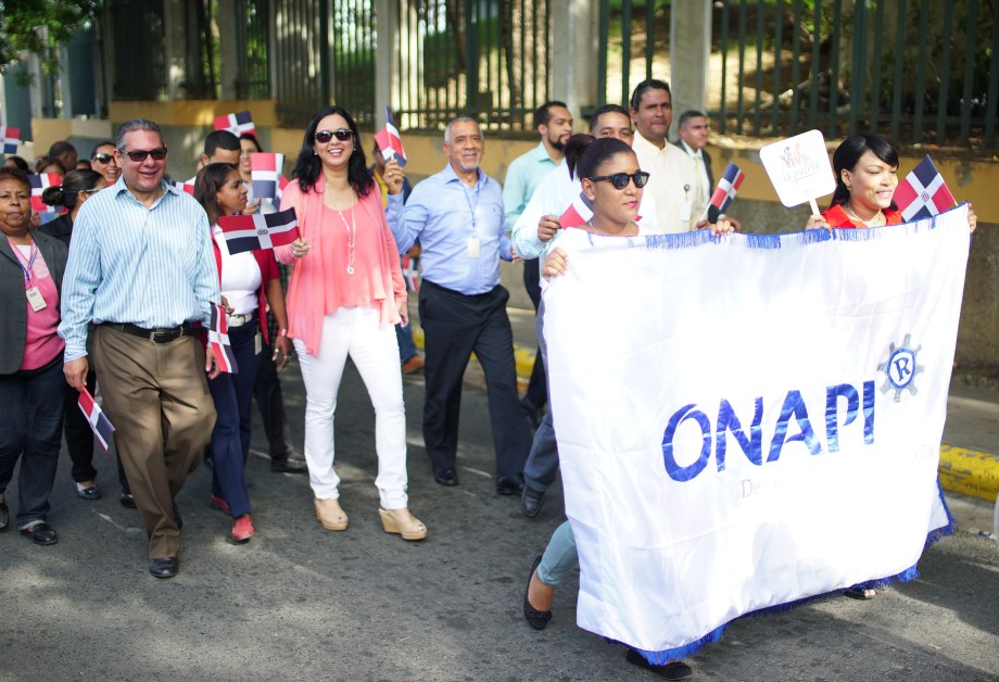 Personal de ONAPI y estudiantes marchan en honor a símbolos patrios ...