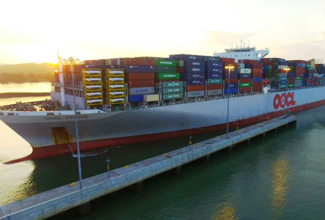 El buque OOCL France impone nuevo récord de paso de carga por Canal de ...