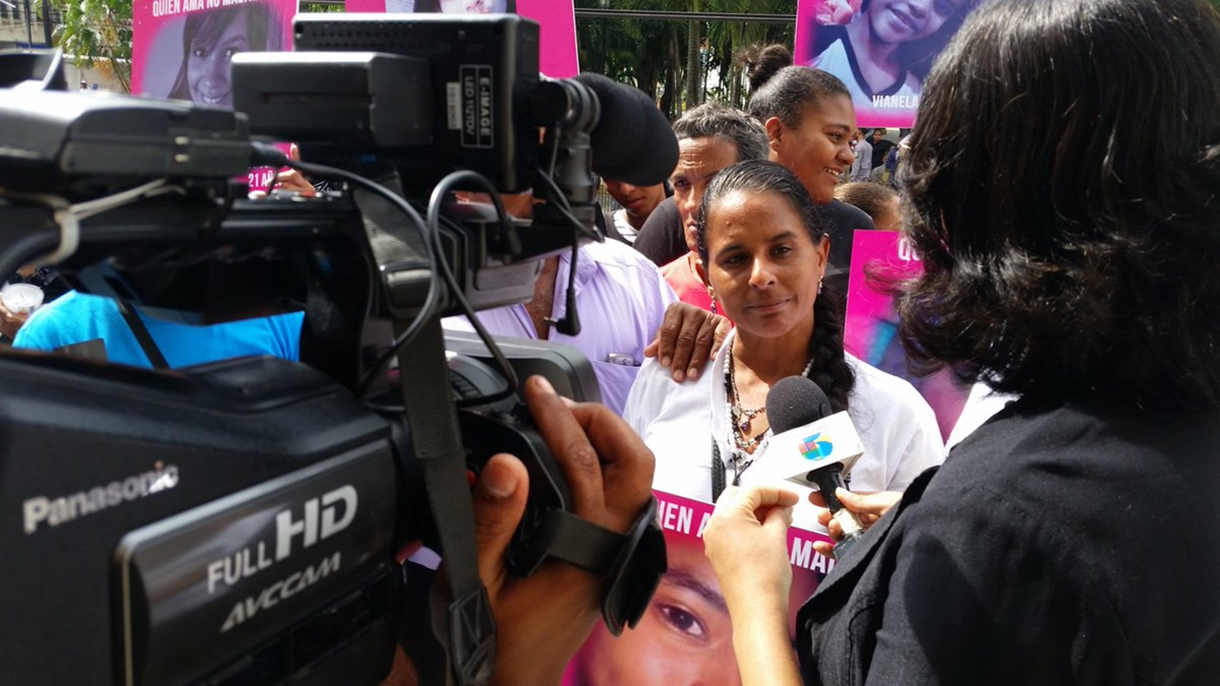 Madre de Émely Peguero participa en vigilia por asesinatos de nueve ...