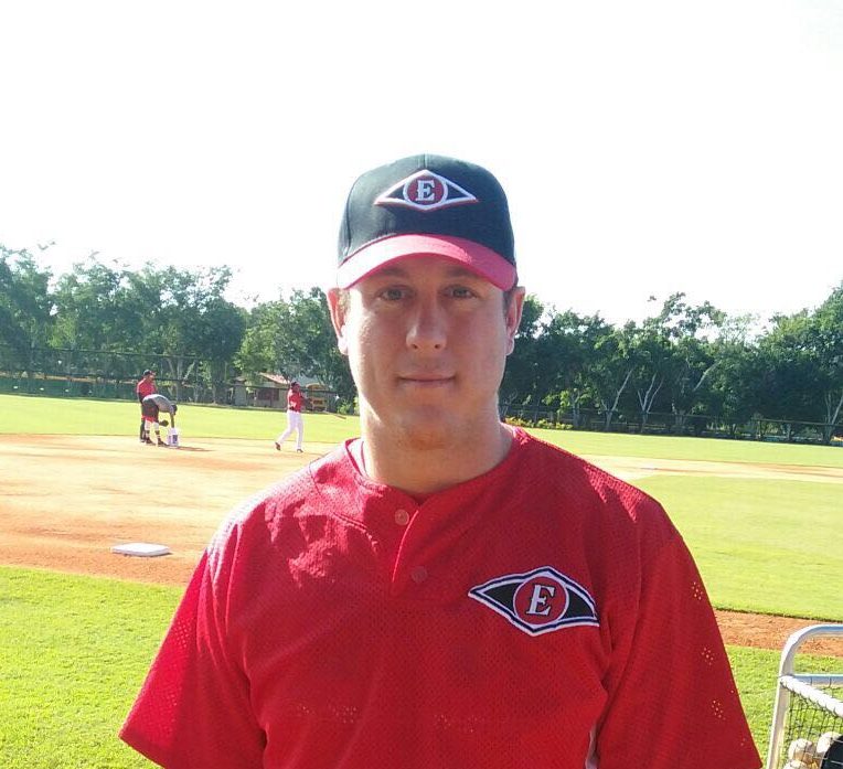 Lanzador Rob Scahill se unió a entrenamientos del Escogido