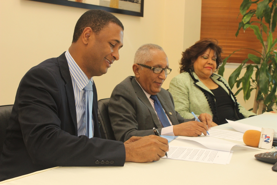 Hospital Ney Arias Lora e ITSC firman acuerdo para formación de ...