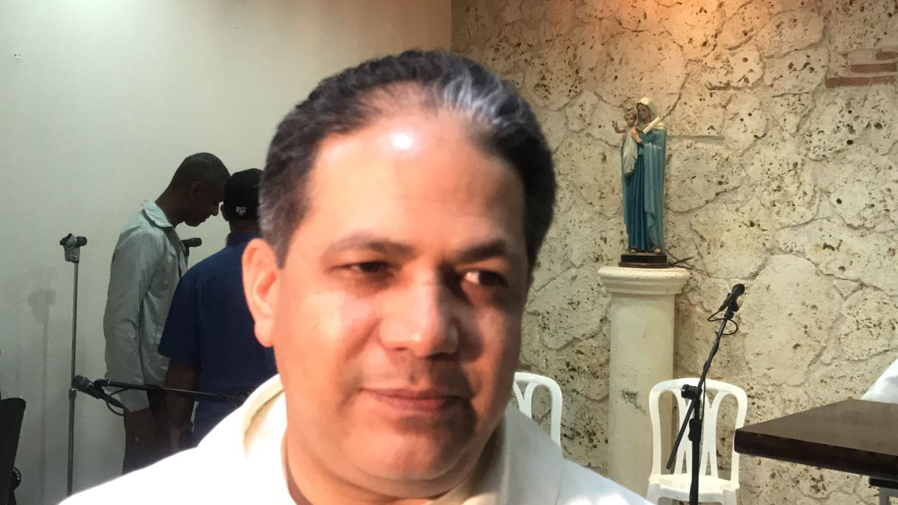 Sacerdote critica “aparataje que se montó” para recibir a TB Joshua ...