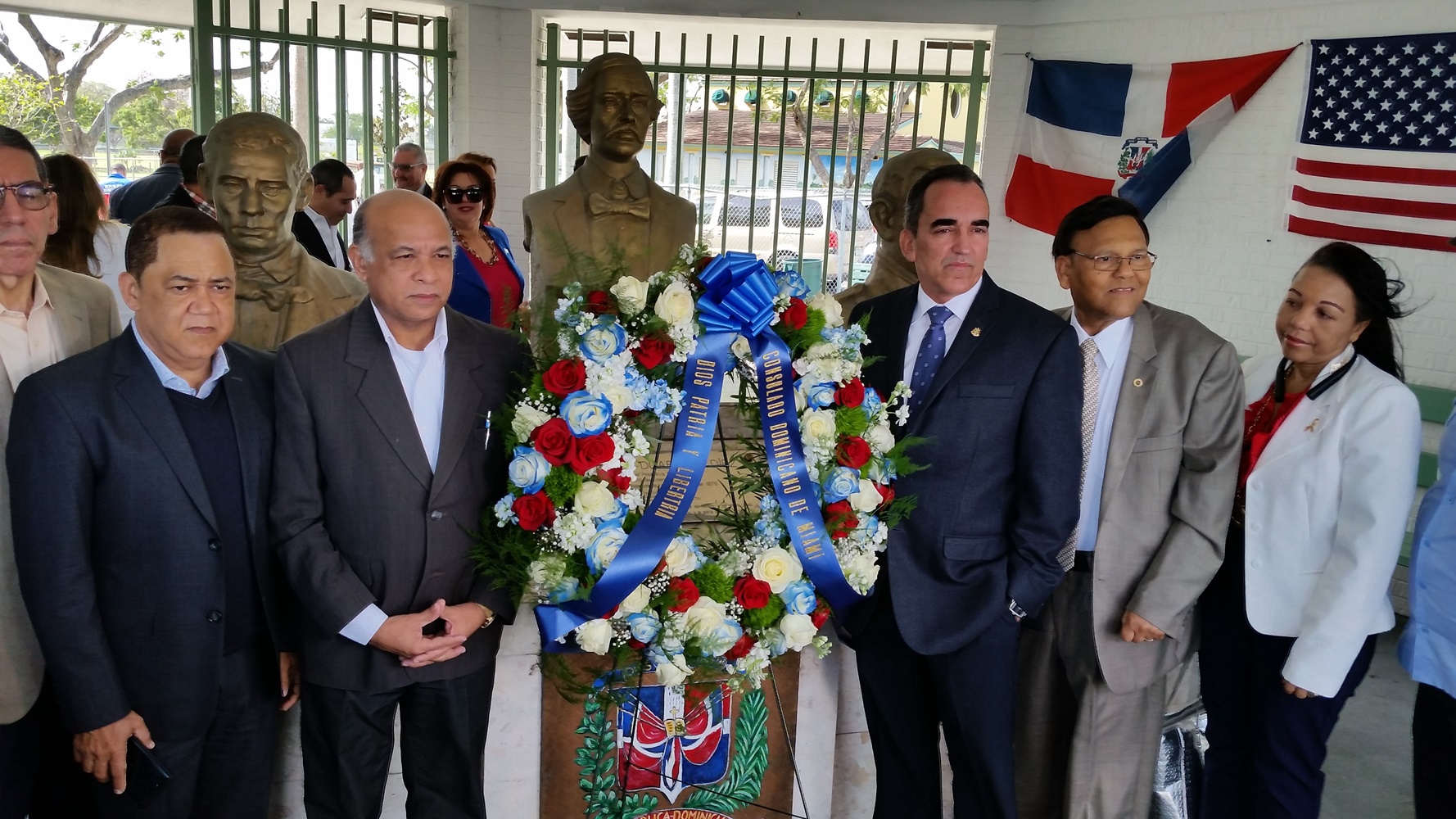 Cónsul en Miami insta a emular ejemplo de Duarte; depositan ofrenda floral