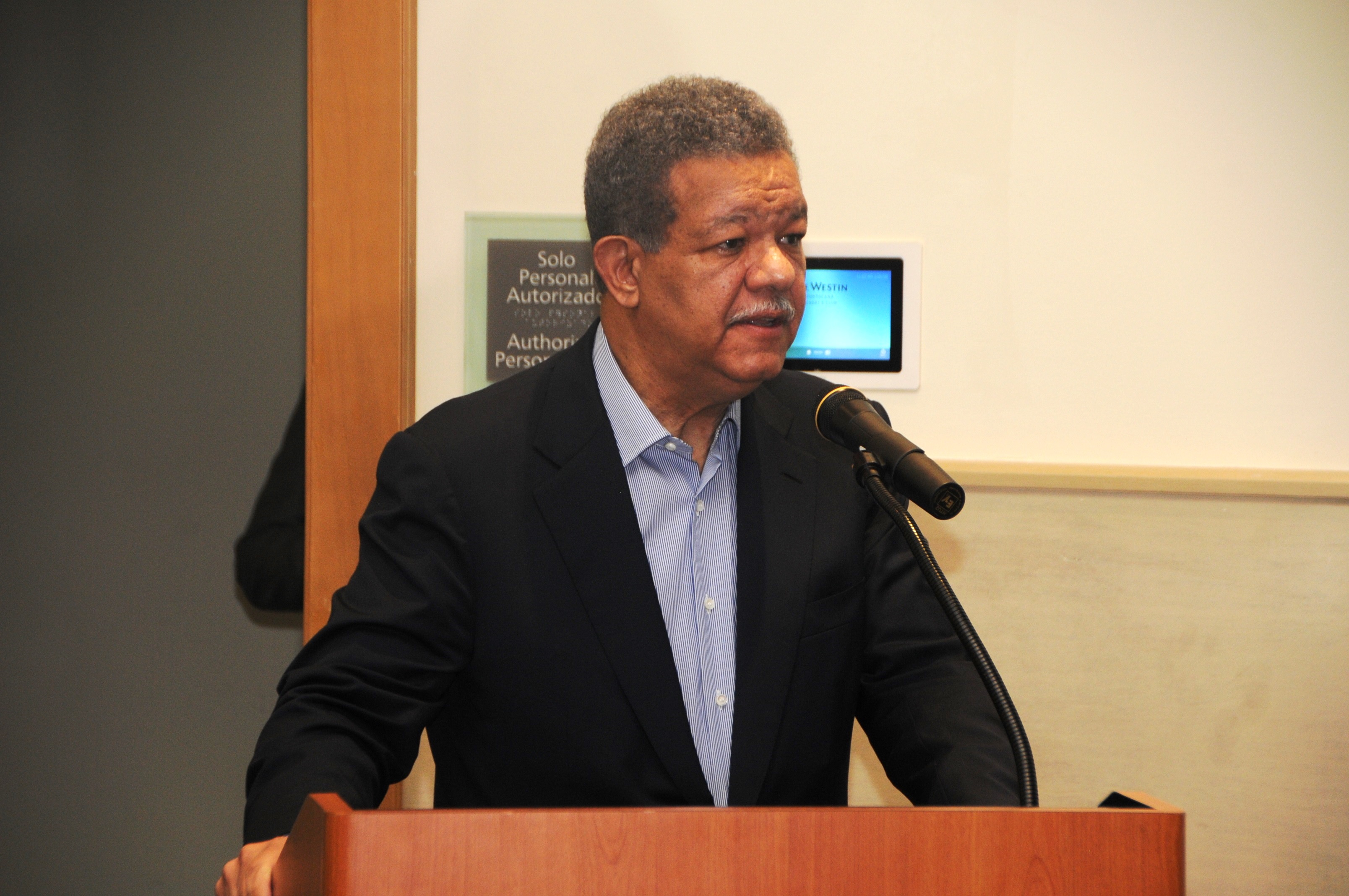 Leonel Fernández pondrá en circulación su más reciente obra Ideas en ...