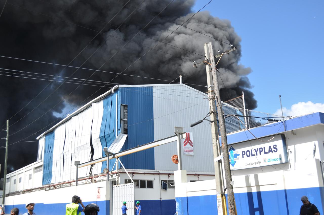 Informe preliminar sobre explosión Polyplas lo atribuye a fuga tanquero ...