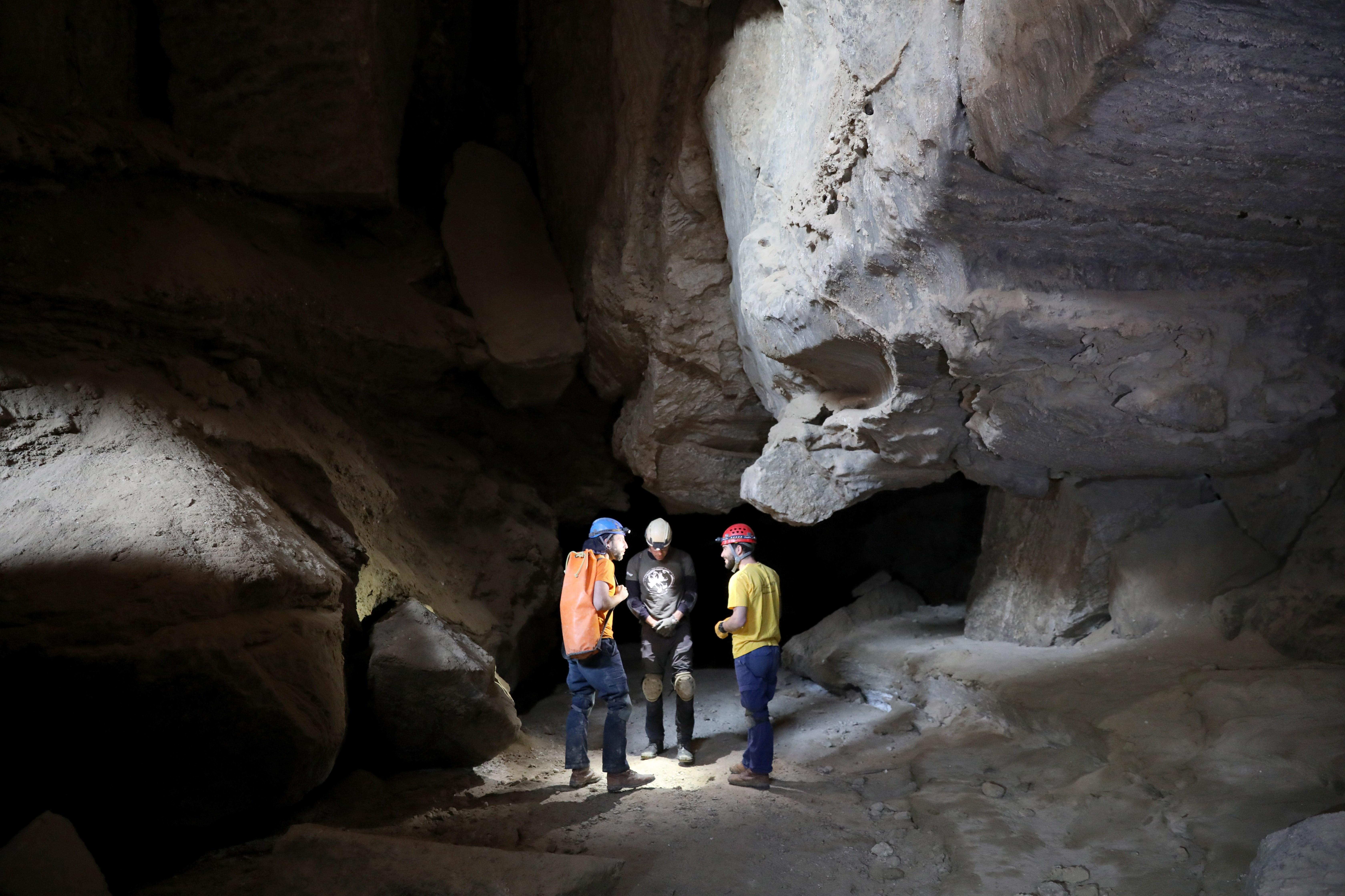 Universidad Hebrea anuncia el hallazgo de la cueva de sal más larga del ...