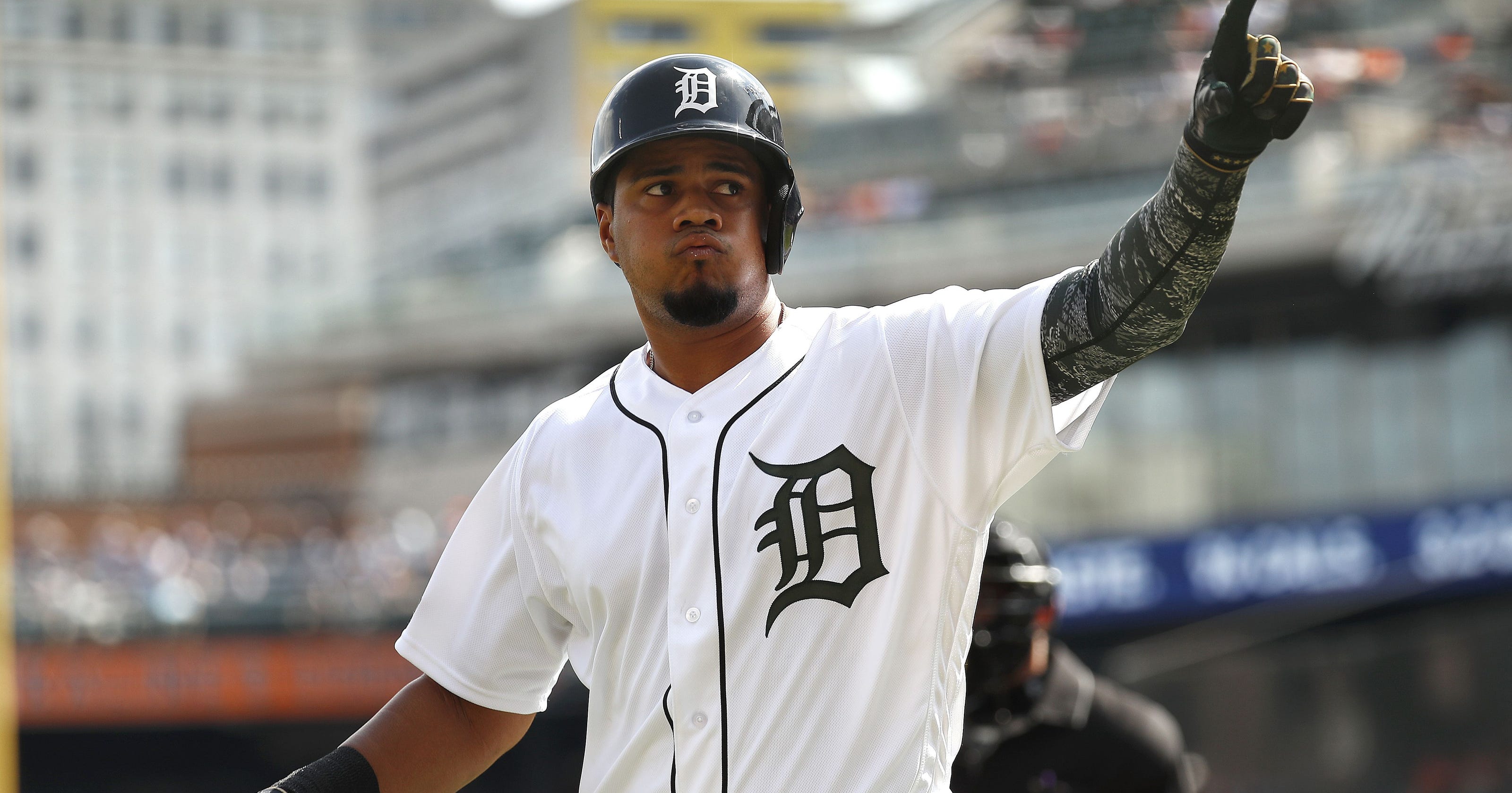 VIDEO: Dominicano Jeimer Candelario conecta HR en revés de los Tigres ...