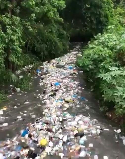 Video Denuncian Grandes Cantidades De Basura Lanzadas A Calles