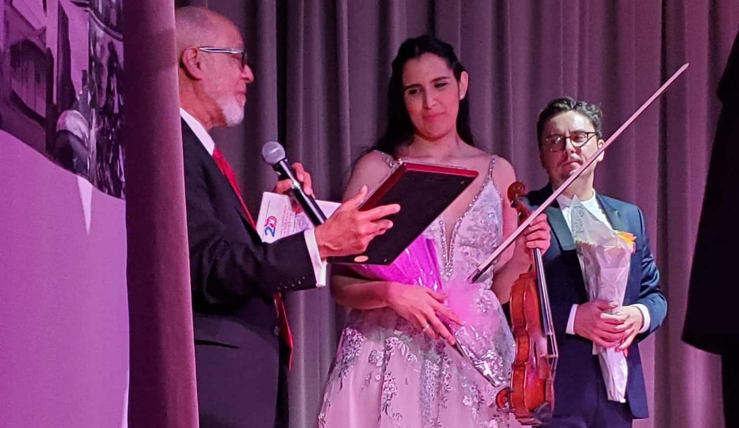 La violinista dominicana Aisha Syed ofrece concierto e imparte clínica ...