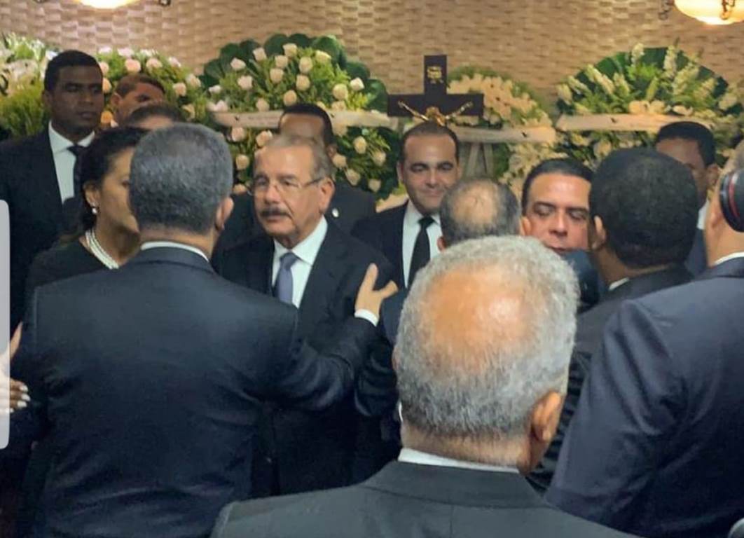 (Vídeo) Leonel Fernández acude a funeraria Blandino a dar pésame a ...