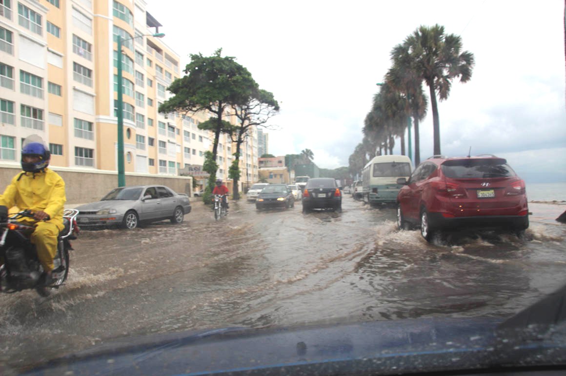 ONAMET informa que continuarán aguaceros y tormentas eléctricas por vaguada a nivel nacional
