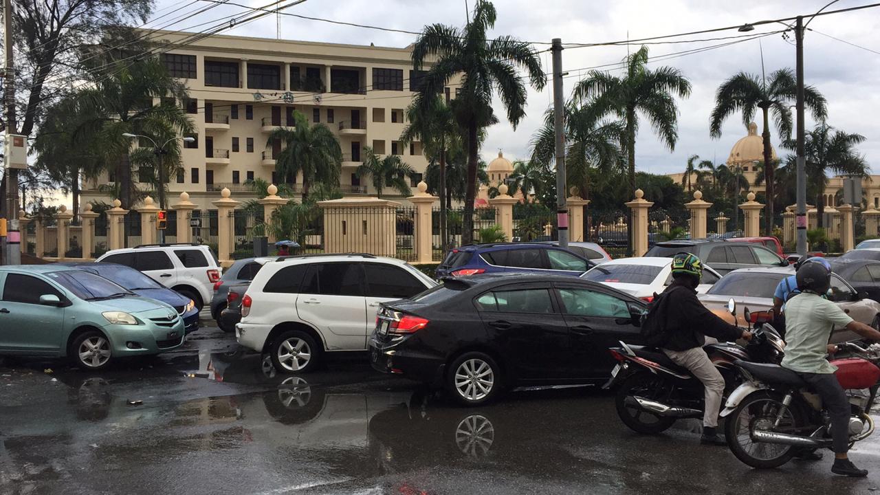 VIDEO: Caos reina en las calles y avenidas de Santo Domingo; Digesett ...