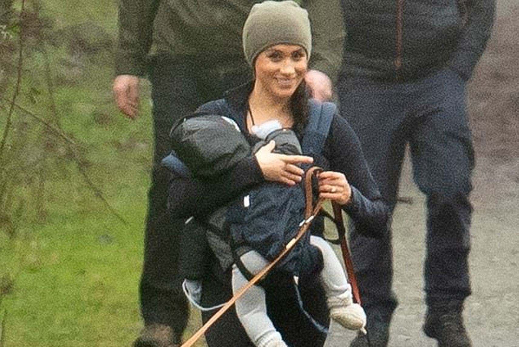 (VIDEO) Vea el primer video de Meghan paseando junto a su hijo en Canadá