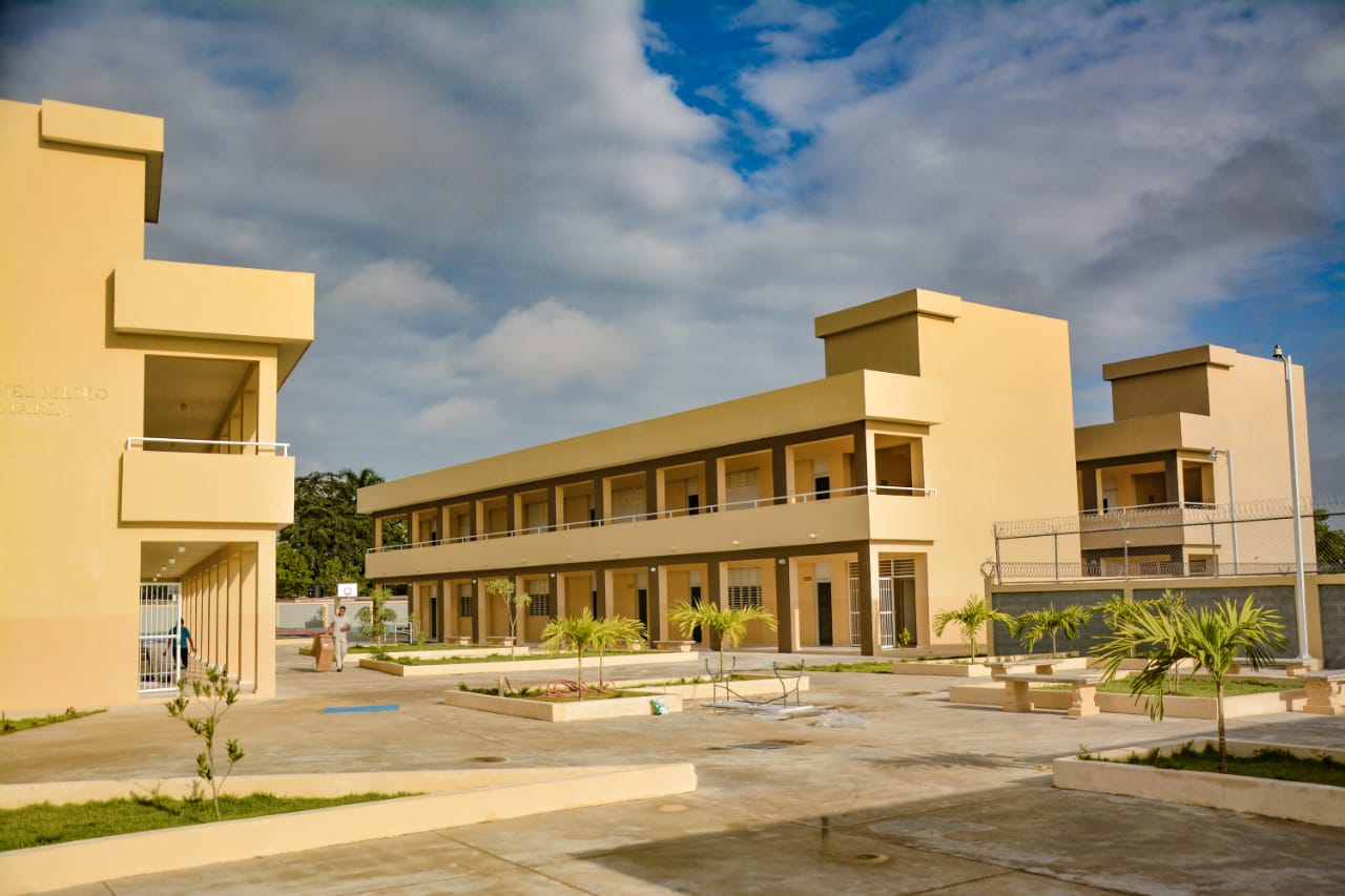 Educación lleva mobiliarios a centro impartirá tanda extendida en Cotuí ...