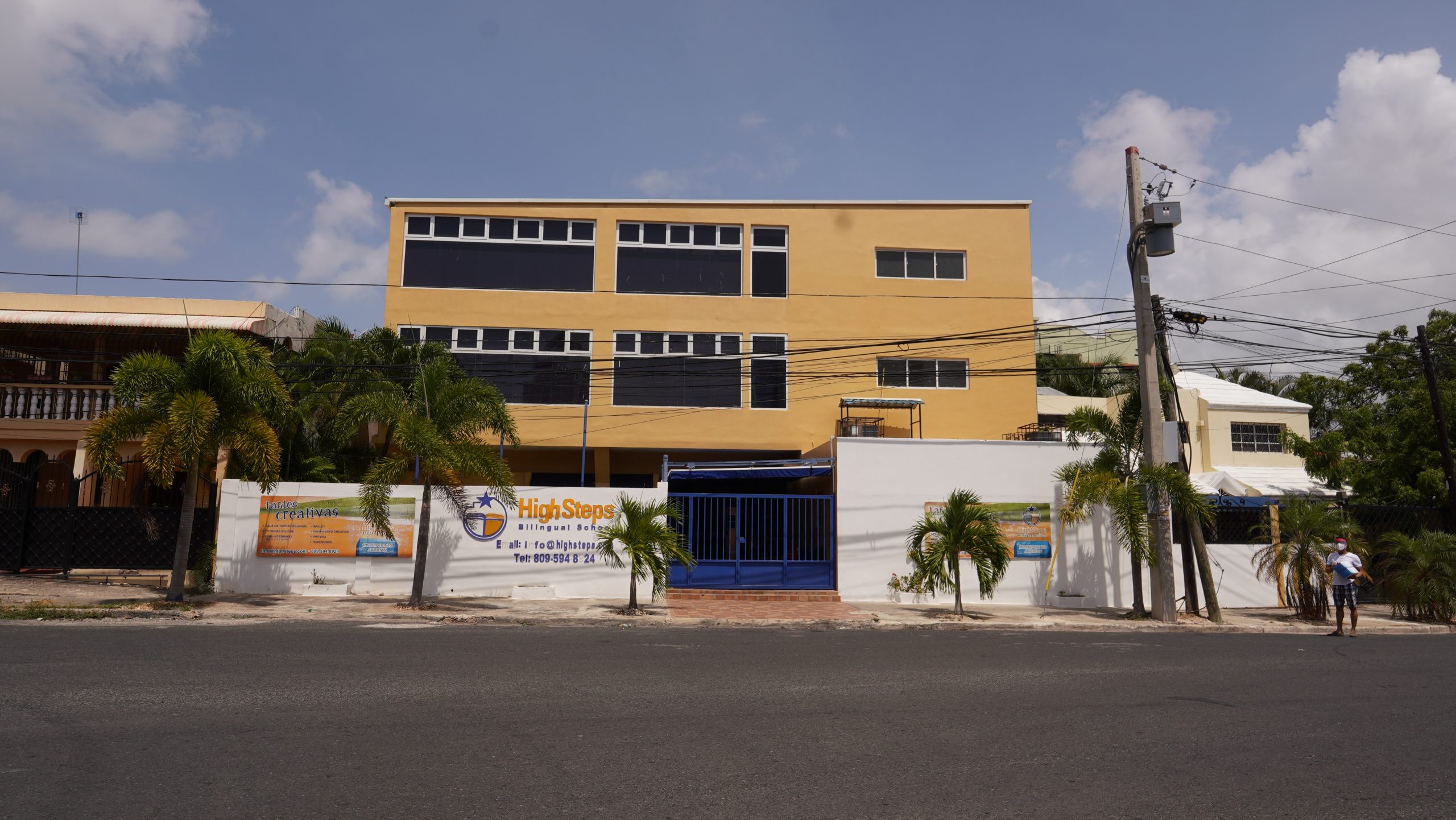 (VIDEO) Padres protestan frente al colegio High Steps Bilingual School ...