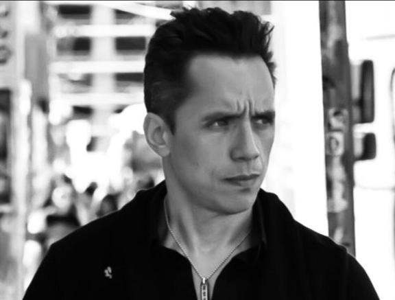 El actor Anthony Álvarez incursiona en la música; lanza su primer ...