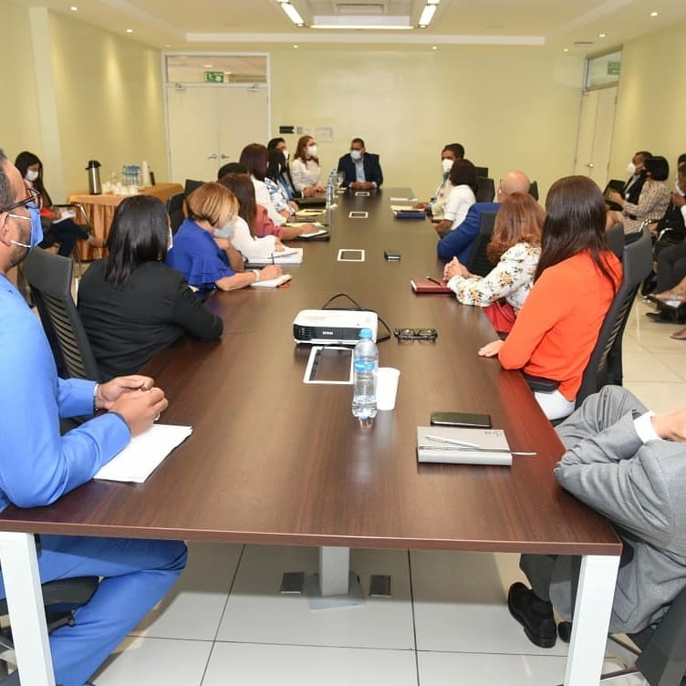 Gloria Reyes recibe explicaciones de las funciones de Prosoli – El ...