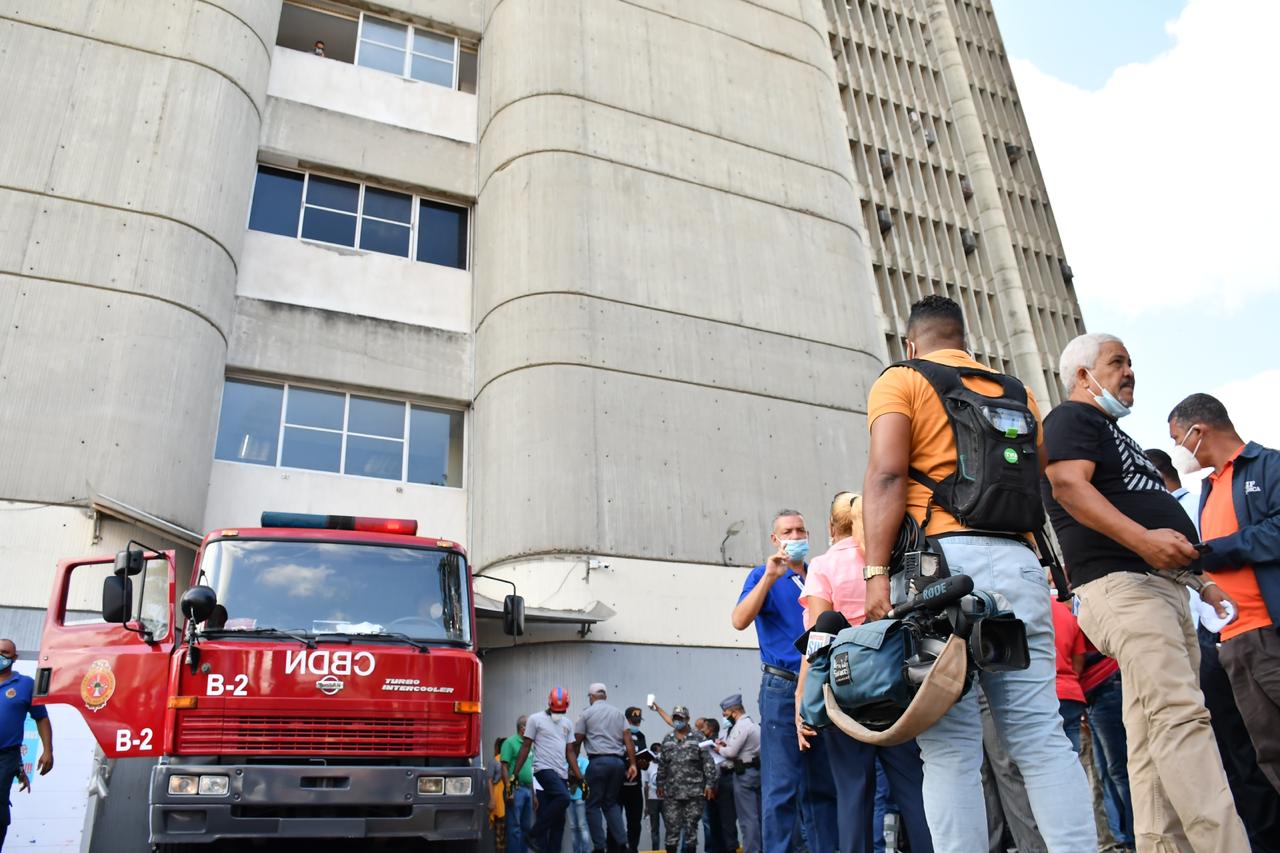 Hacienda desmiente empleado que se lanzó de “El Huacal” haya sido ...