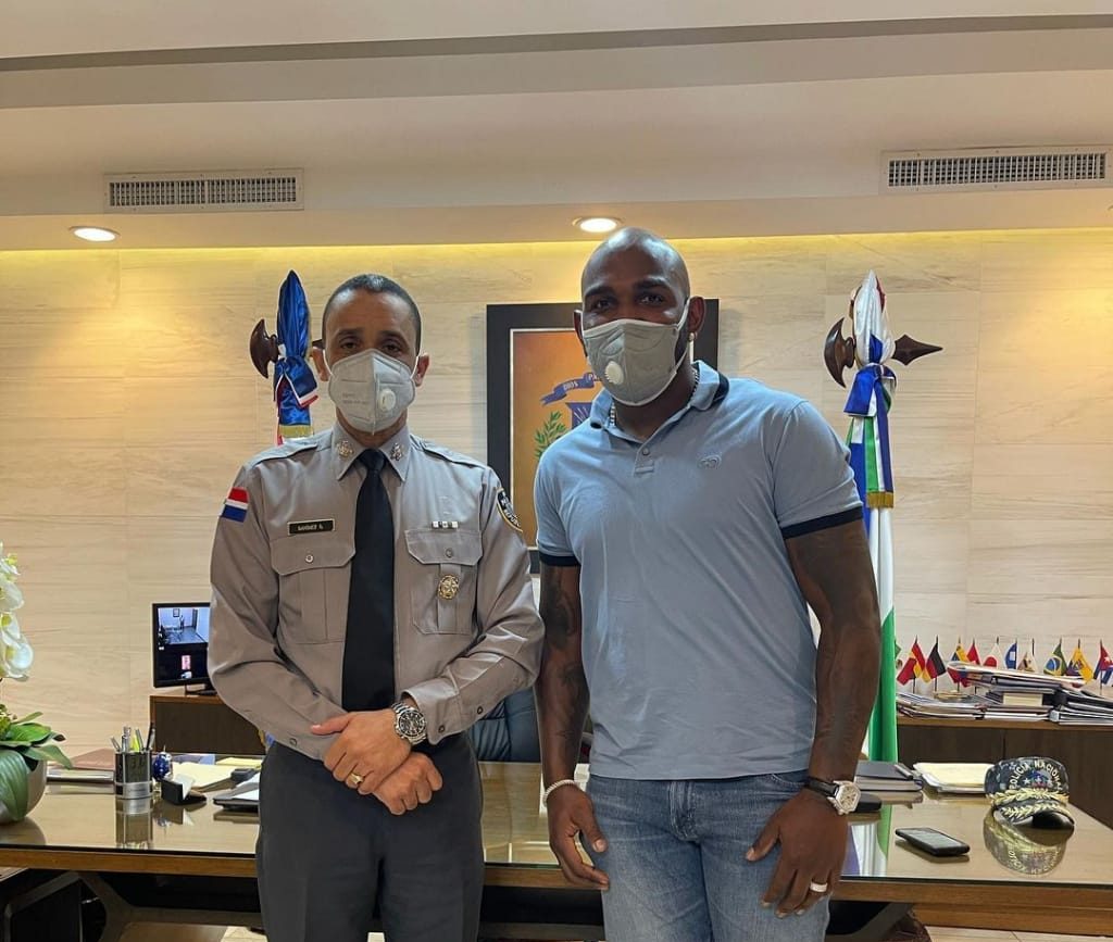 Marcell Ozuna y su esposa visitan al director de la Policía Nacional ...