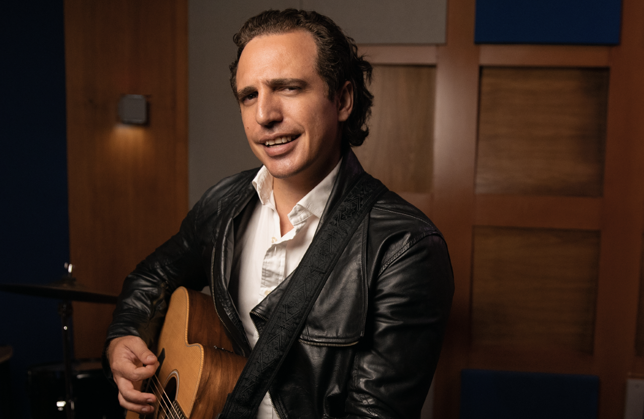 Jaime Viñas regresa a la música con su nuevo sencillo “Lo que te puedo dar”