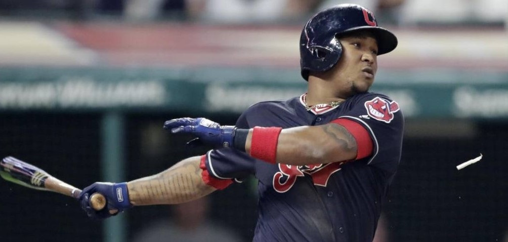 (VIDEO) El dominicano José Ramírez ayuda a Indios a dividir honores ...