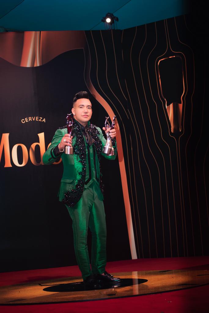 Elvis Martínez gana sus primeros Premios Soberano; se convirtió en uno ...