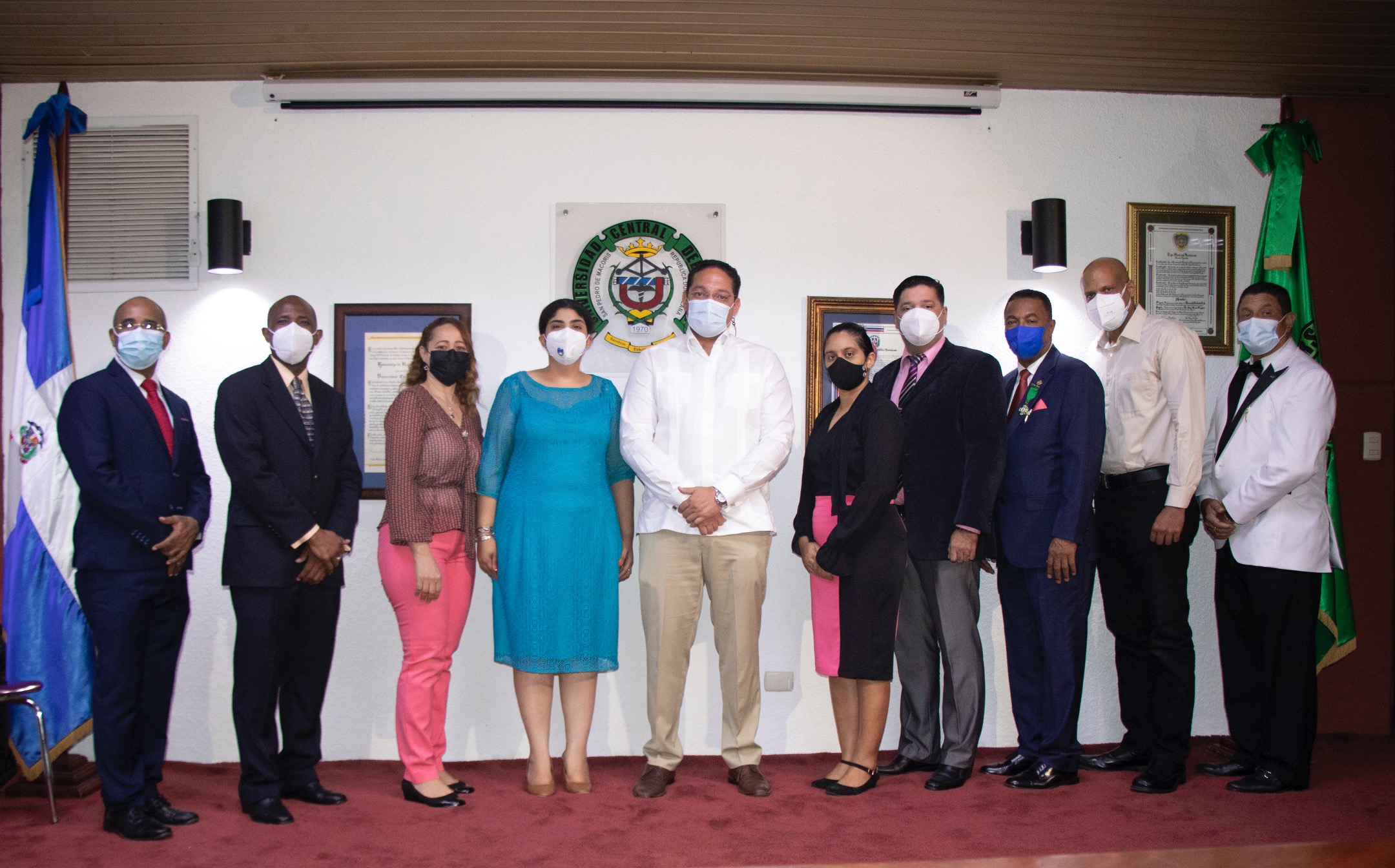 Universidad Central del Este reconoce docentes en el Día del Maestro ...