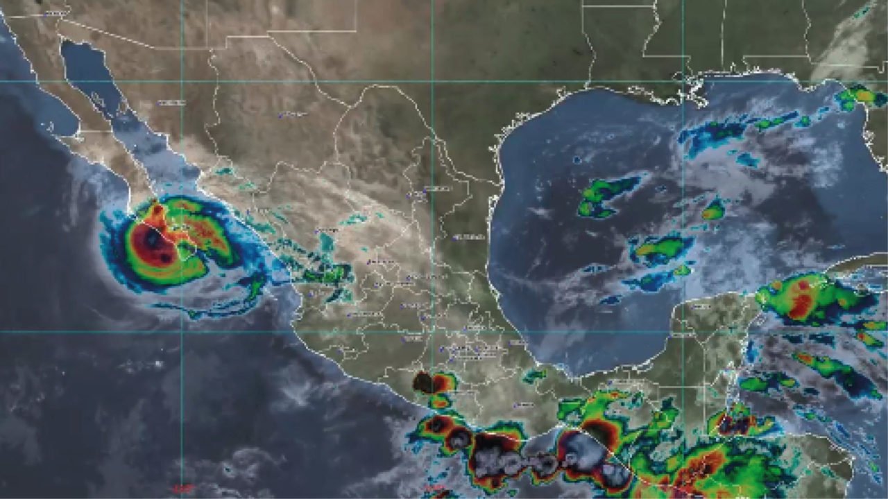 El huracán Olaf se aleja de Baja California Sur dejando solo daños ...