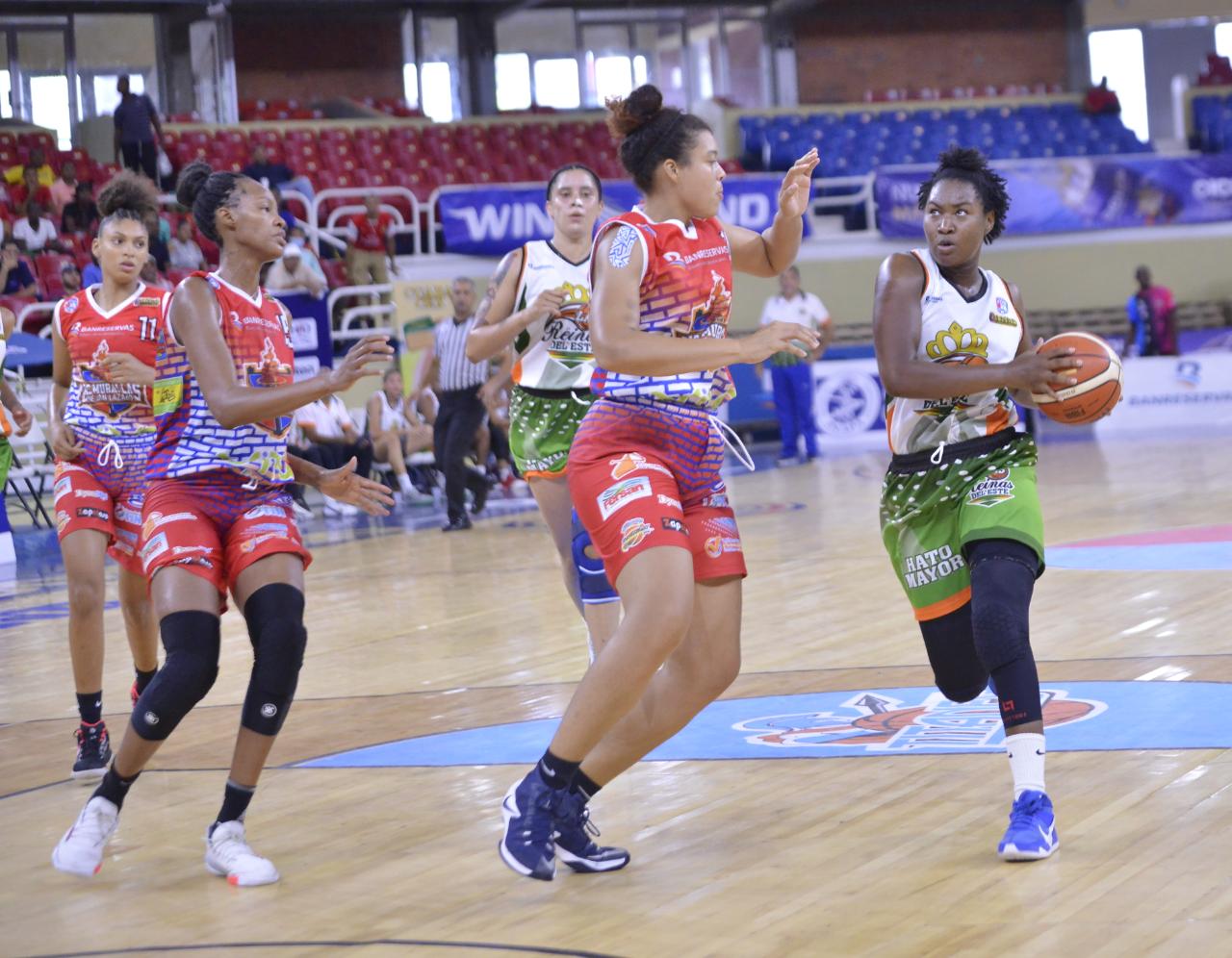 Angie Hodge, con 38 puntos pone a las Reinas del Este a un triunfo del ...