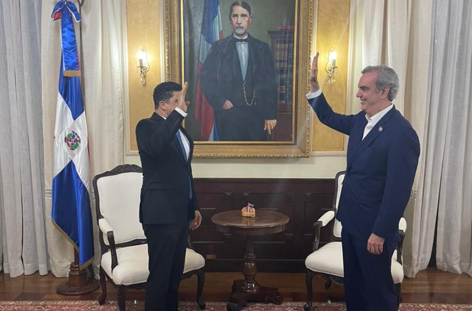 Presidente juramenta a Dio Astacio como director ejecutivo de Gestión ...