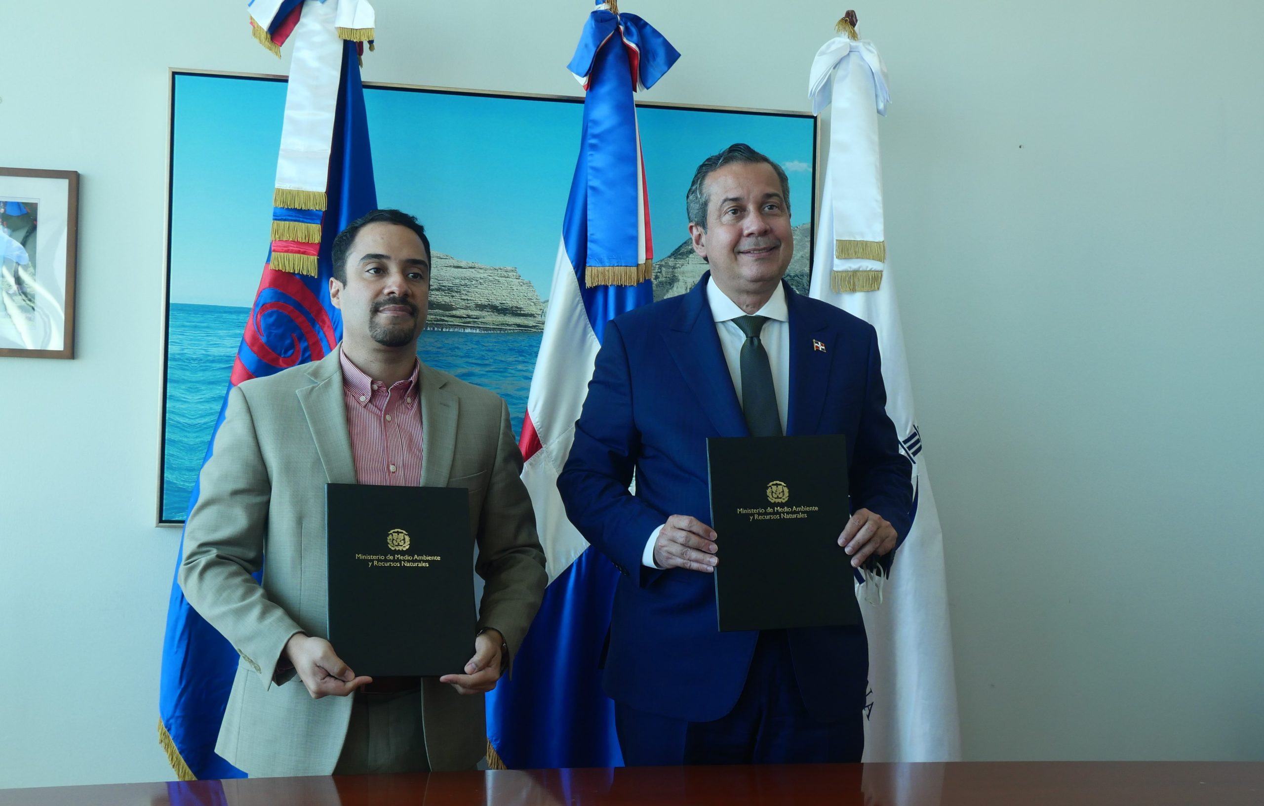 Medio Ambiente y BANDEX acuerdan trabajar en incentivar industrias ...