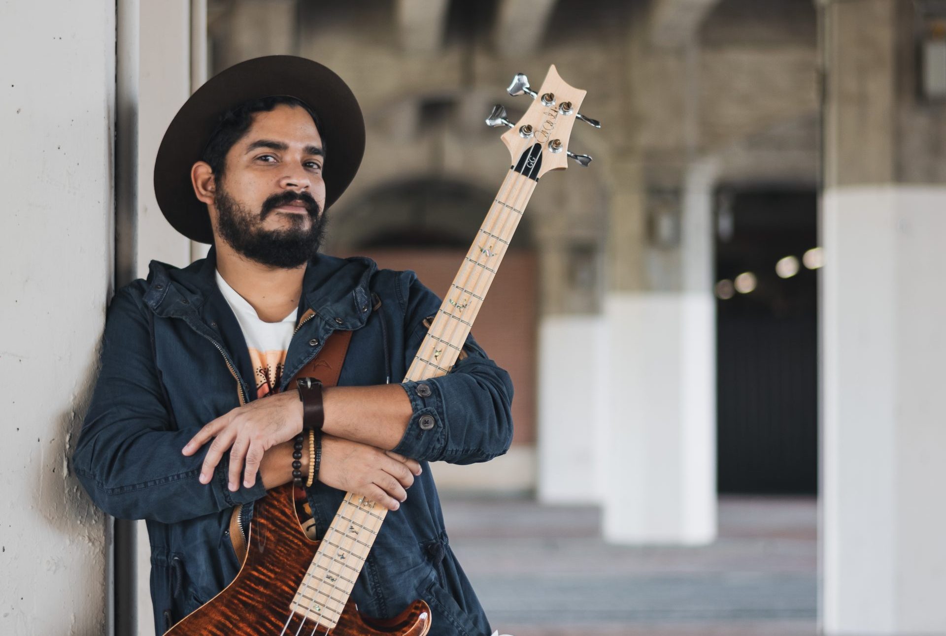 Gabo Brown conquista el éxito con tema musical “De otro mundo” – El ...