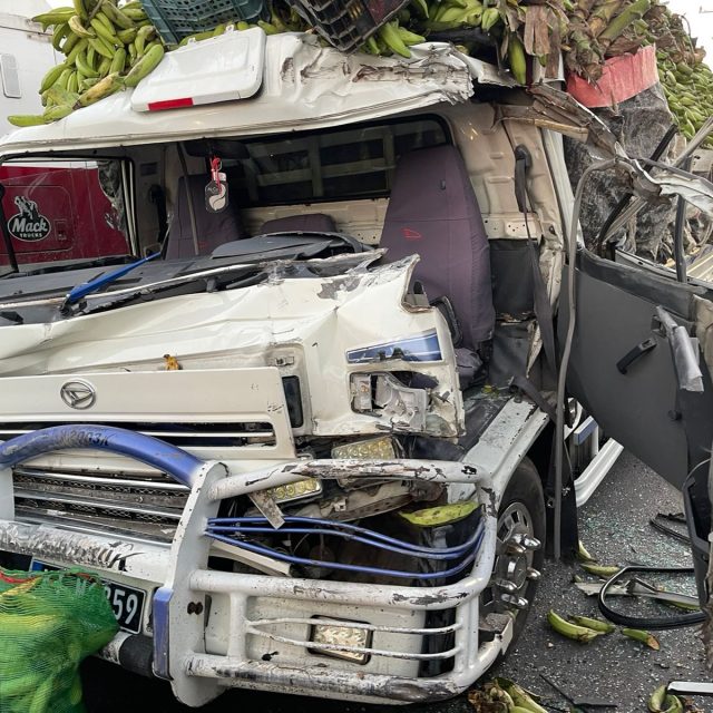 Reportan Accidente De Un Camión Cargado De Plátanos Y Una Patana En