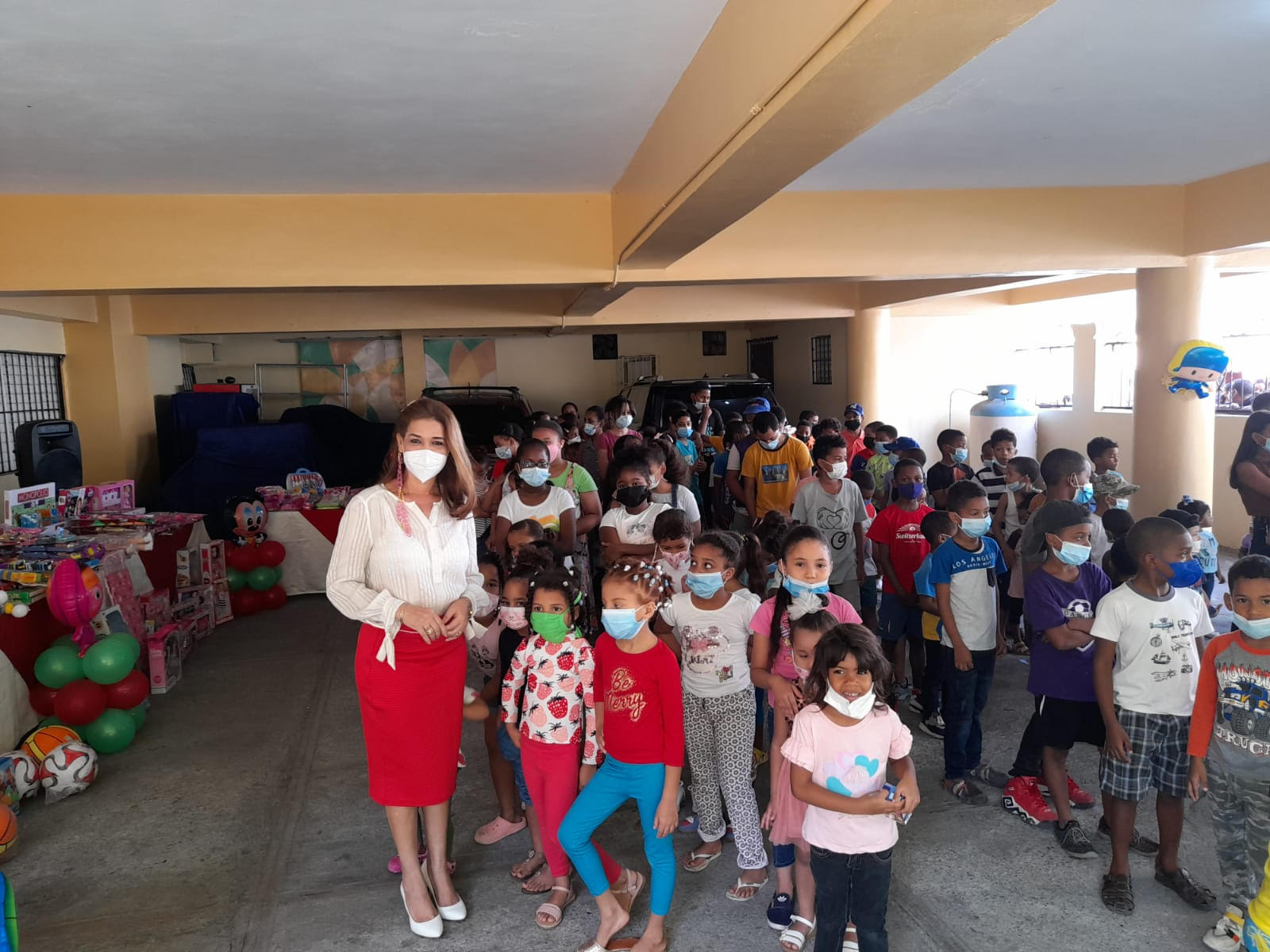 Fundación Pasos por Ti celebra Día de Reyes con presentes a niños de ...