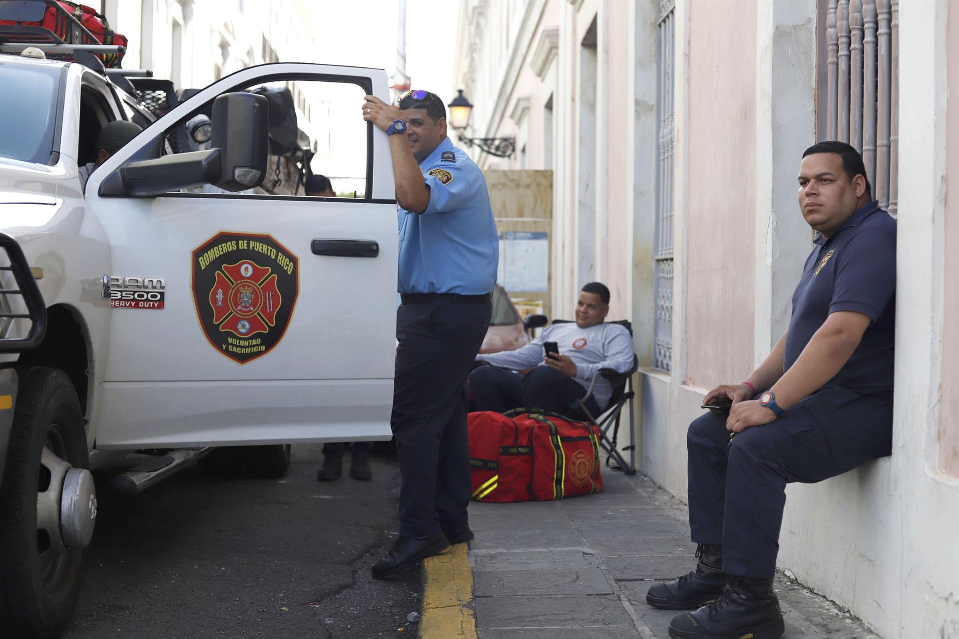 Solo 60 de 300 bomberos en Puerto Rico acuden a trabajar en su turno ...