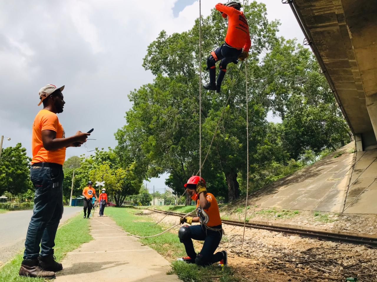Defensa Civil capacita a sus voluntarios en primeros auxilios y rescate ...