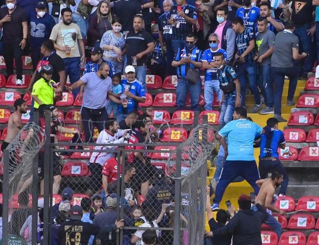 Al menos 15 muertos y 22 heridos deja trifulca en estadio de fútbol en ...