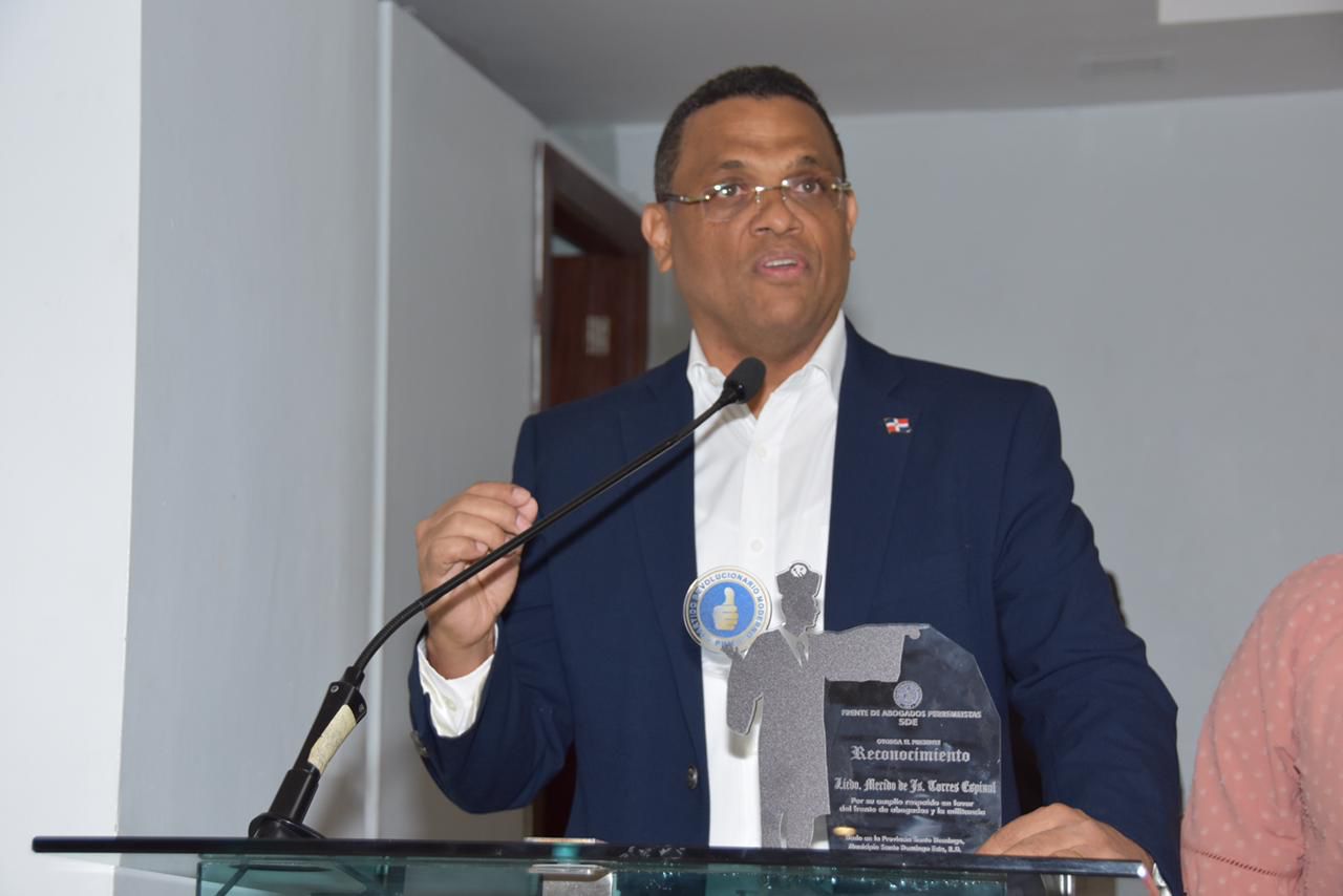 Mérido Torres recibe reconocimiento al mérito político y profesional en ...