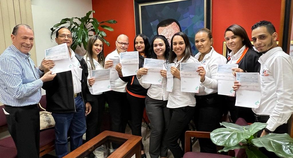 Marcos Cambio entrega a su empleados bonificación con valor de RD ...
