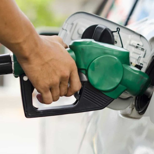El precio del galón de gasolina súper sigue sobre los 5 dólares en ...