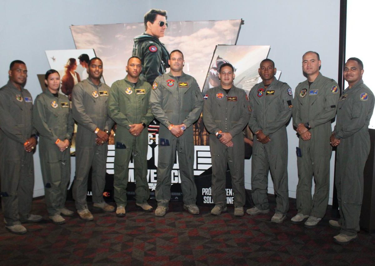 Con la presencia de pilotos de combate de la FFAA, realizan función ...