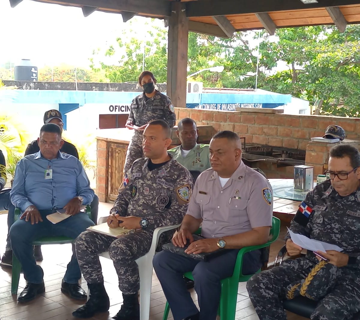 General Azcona Reyes pasa revista a comandantes de la Regional Sureste ...