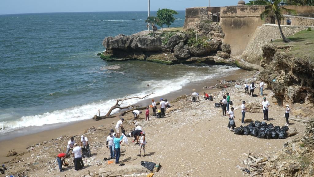 Fundación Raymond Rodríguez realiza jornada de limpieza de playas ...