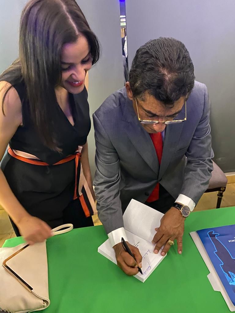 Marcos Cross pone en circulación en Madrid su obra “Sistemas Educativos ...