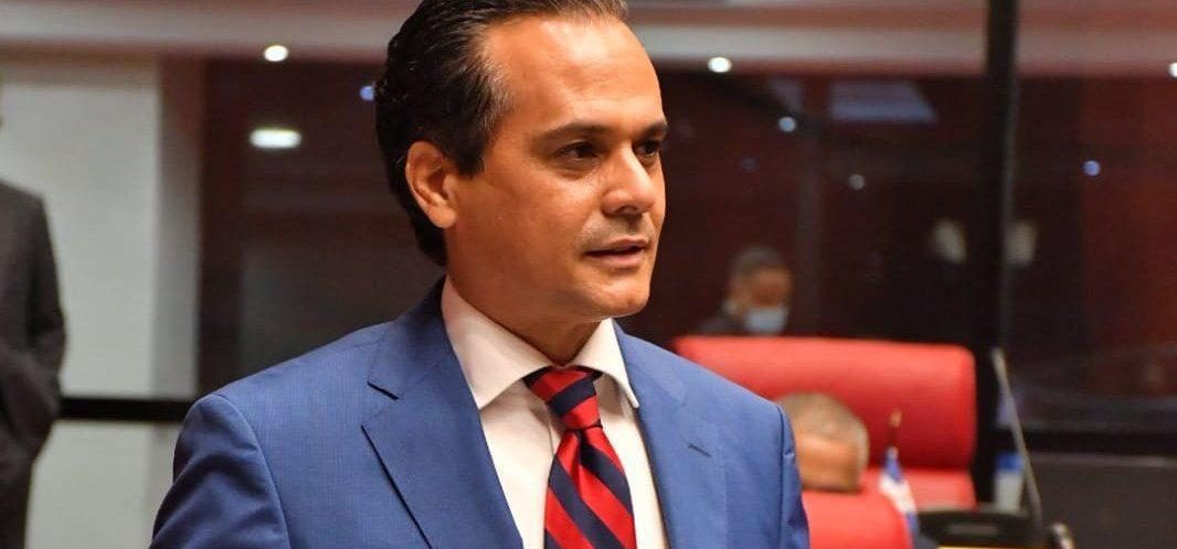 Senador Iván Silva: el único perremeísta que votó en contra de la ...