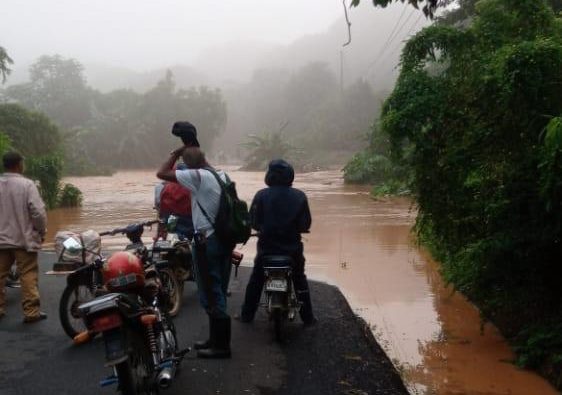 Comunidad en Cotuí queda incomunicada tras ríos Maguaca y Chacuey ...