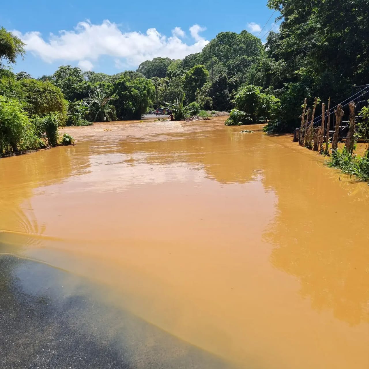 Comunidad en Cotuí queda incomunicada tras ríos Maguaca y Chacuey ...