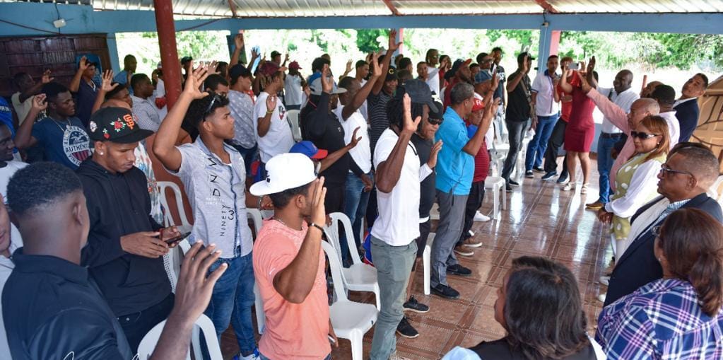 Dirigente deportivo Frank Cabrera y decenas de deportistas se ...