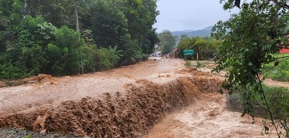 (VIDEO) Crecida del río El Dajao mantiene incomunicada una comunidad de ...